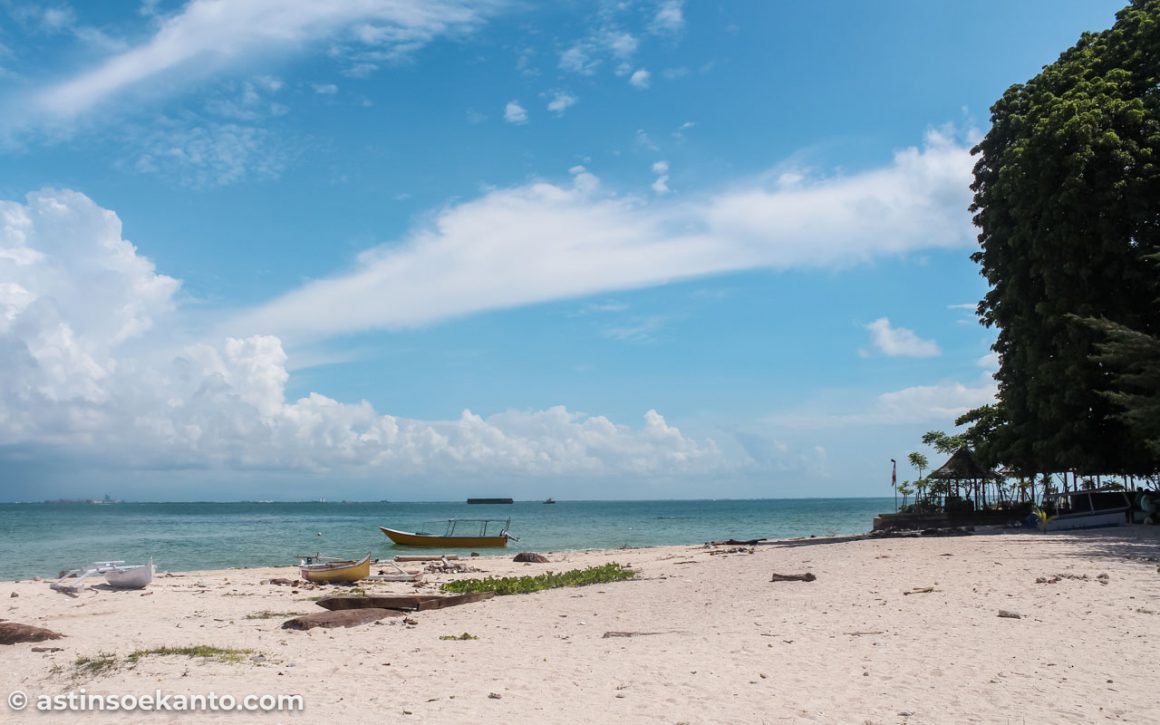 Makan Siang Sambil Menikmati Keindahan Pantai Pulau Samalona — Astin ...