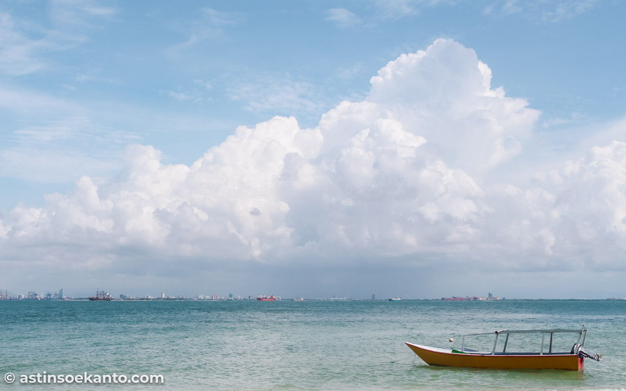 Makan Siang Sambil Menikmati Keindahan Pantai Pulau Samalona — Astin ...