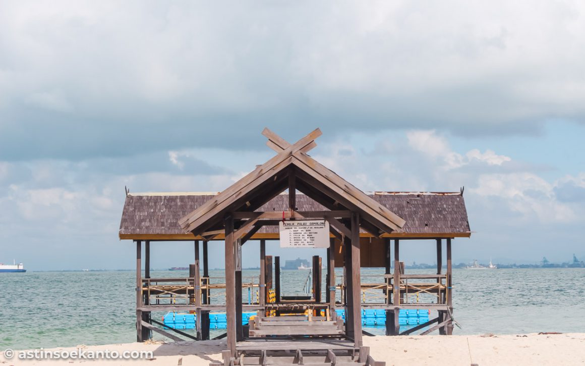 Makan Siang Sambil Menikmati Keindahan Pantai Pulau Samalona — Astin ...