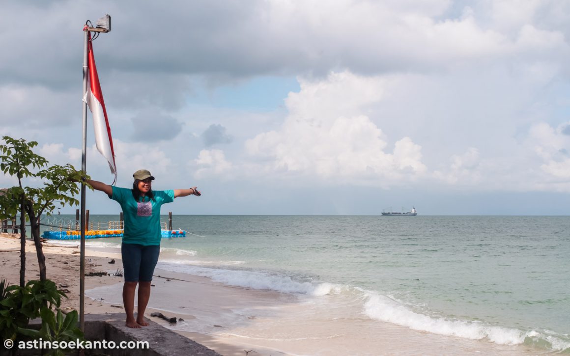 Makan Siang Sambil Menikmati Keindahan Pantai Pulau Samalona — Astin ...