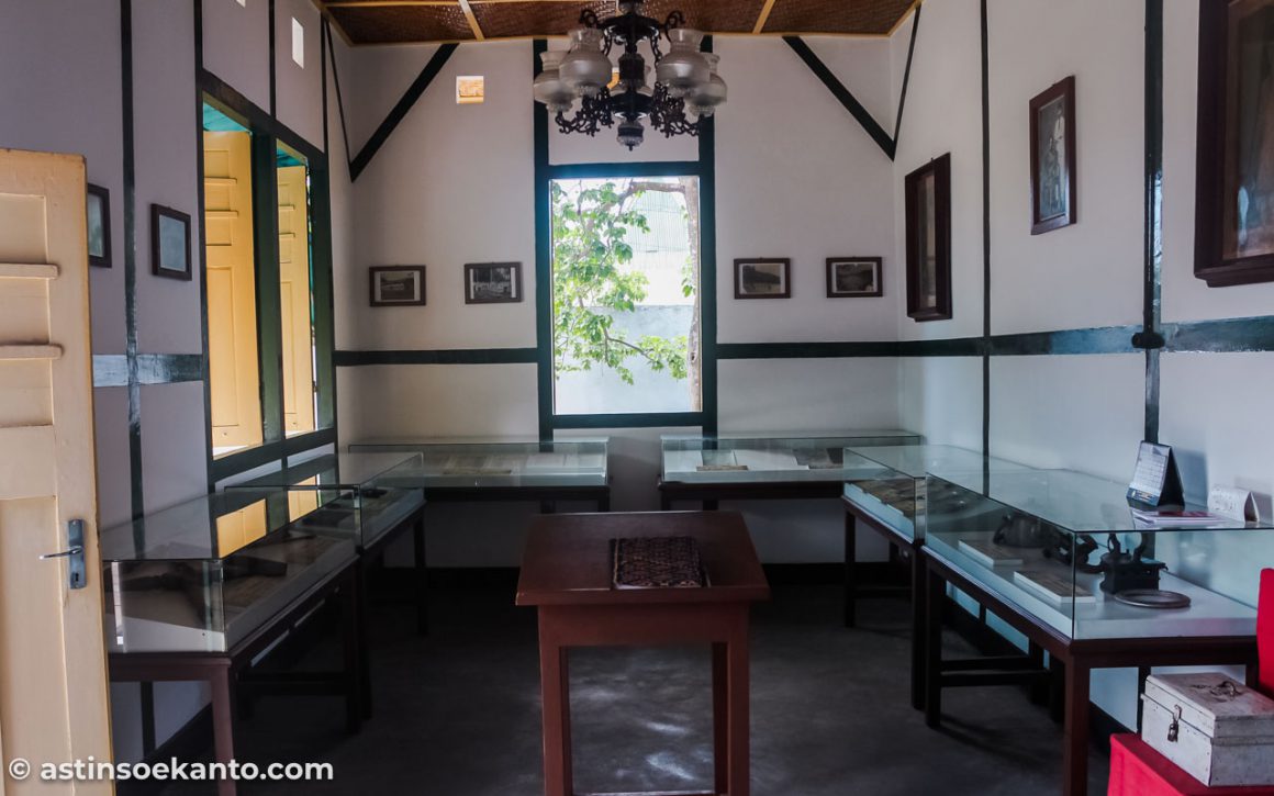 Napak Tilas ke Rumah Pengasingan Bung Karno di Ende — Astin Soekanto